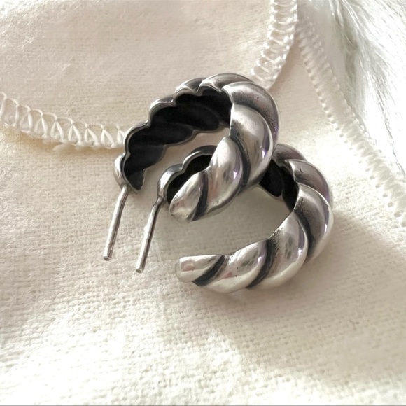 James Avery | Jewelry | James Avery Retired Twisted Ribbed Hoop ...